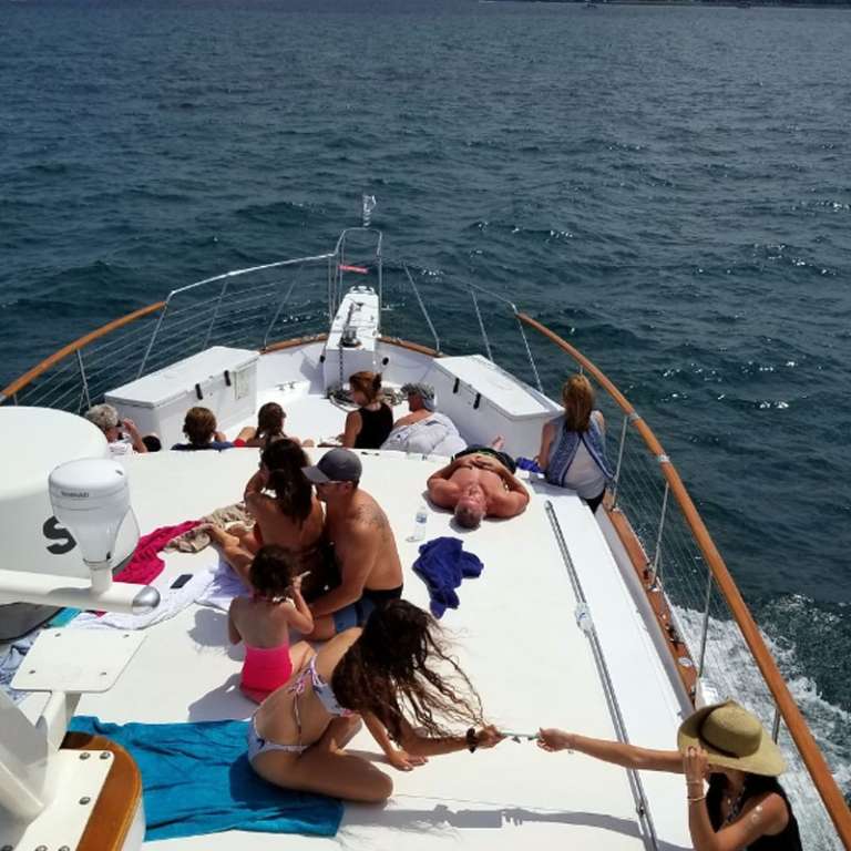 Family Outings & Friends Excursions | Chicago Private Yacht Rentals